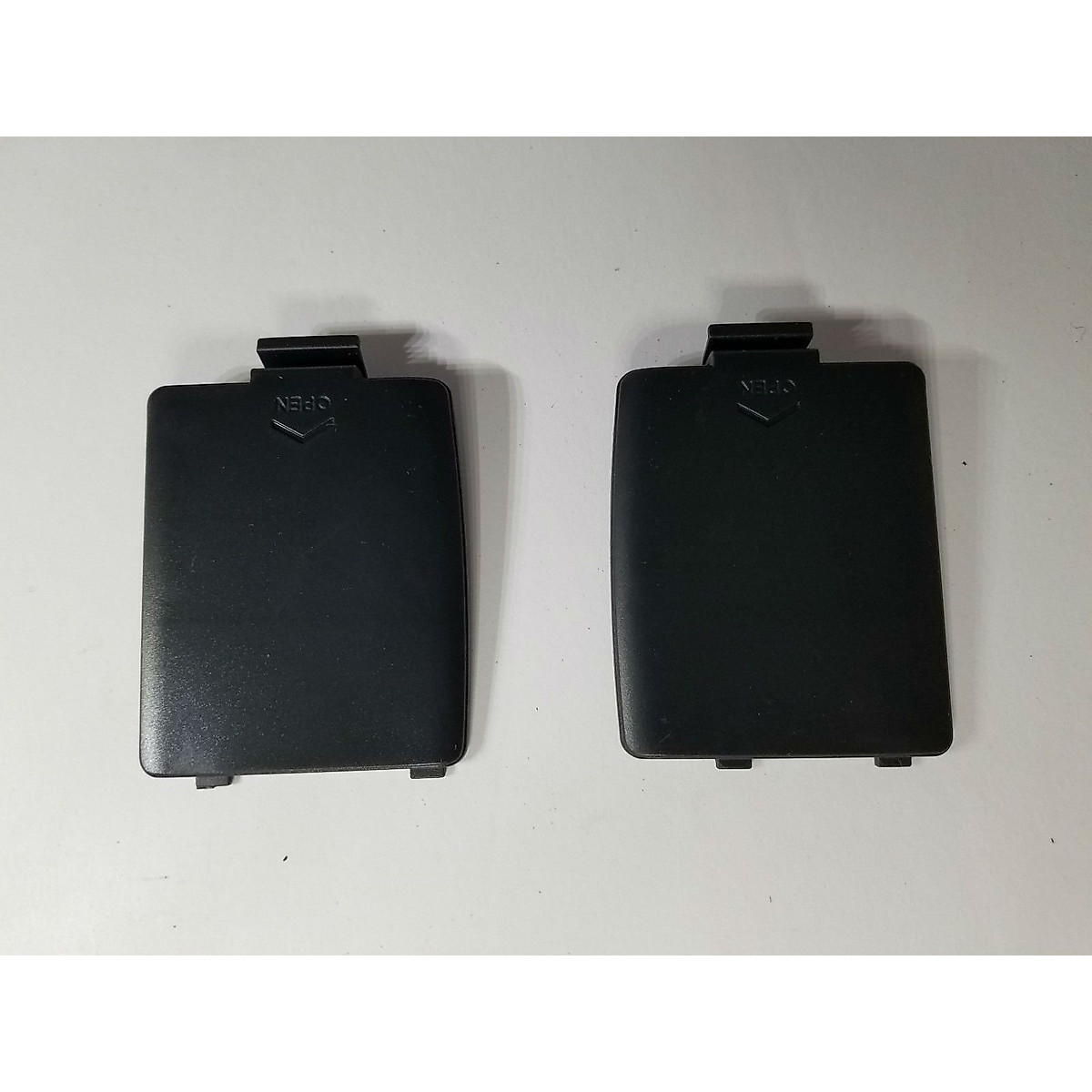 PAIR OF BLACK BATTERY COMPARTMENT COVERS LIDS for The SEGA GAME GEAR