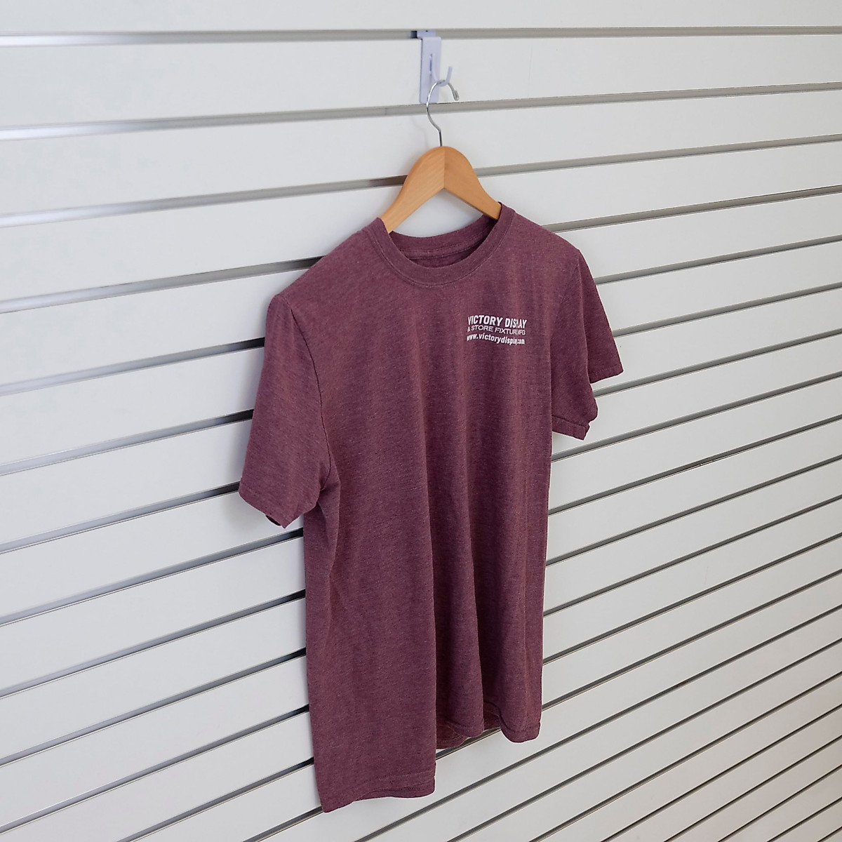 VICTORY DISPLAY & STORE FIXTURE MFG 1" Long Curved Heavy Duty Commercial-Grade Steel Slatwall Panel Hook - Displays Product/Merchandise for Commercial or Home Use (20, White)