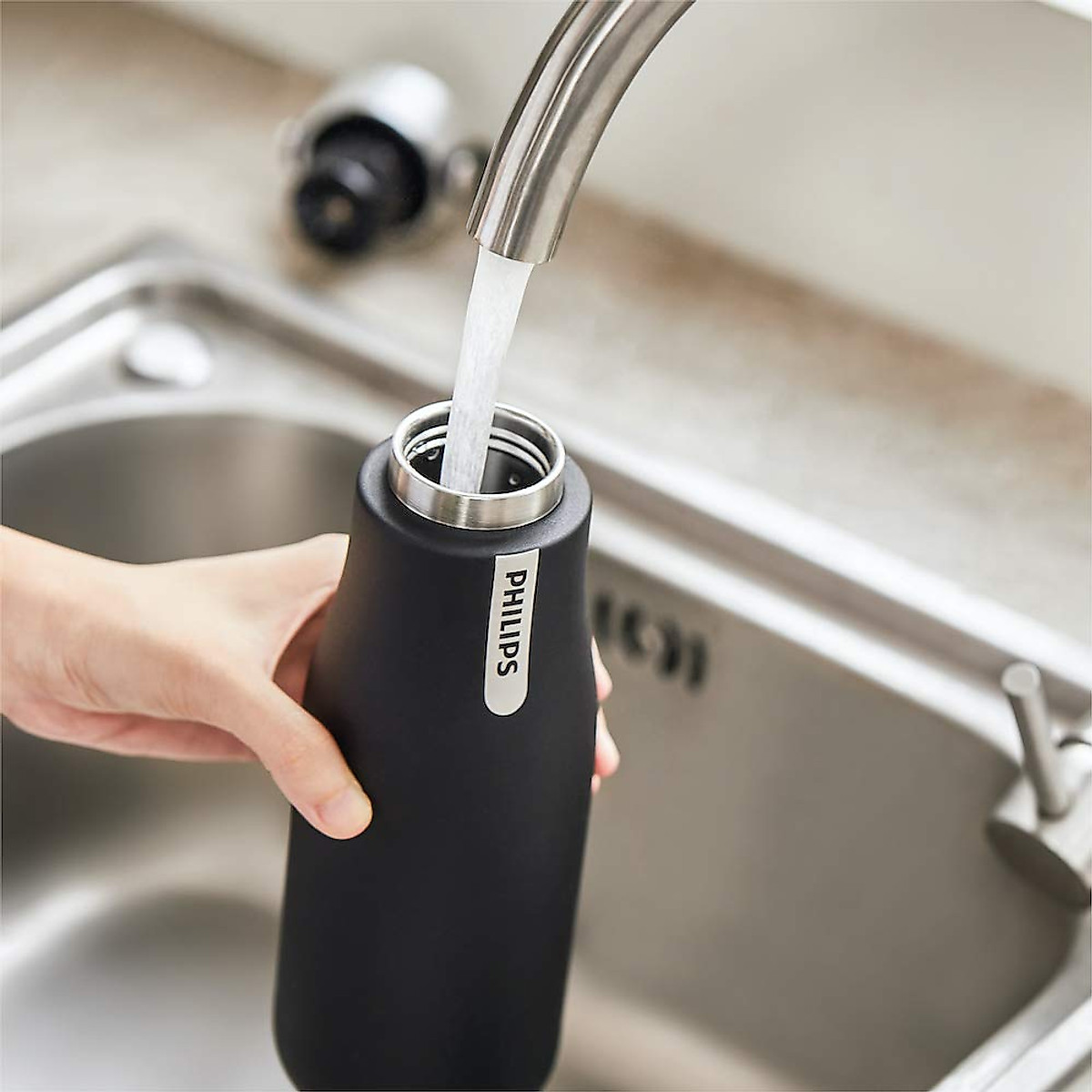 PHILIPS Water GoZero UV Self-Cleaning Smart Water Bottle Vacuum Stainless Steel Insulated Water Bottle with Handle Double-wall, Auto Cleaning, Keep Drink Hot or Cold, BPA Free, Black, 20oz