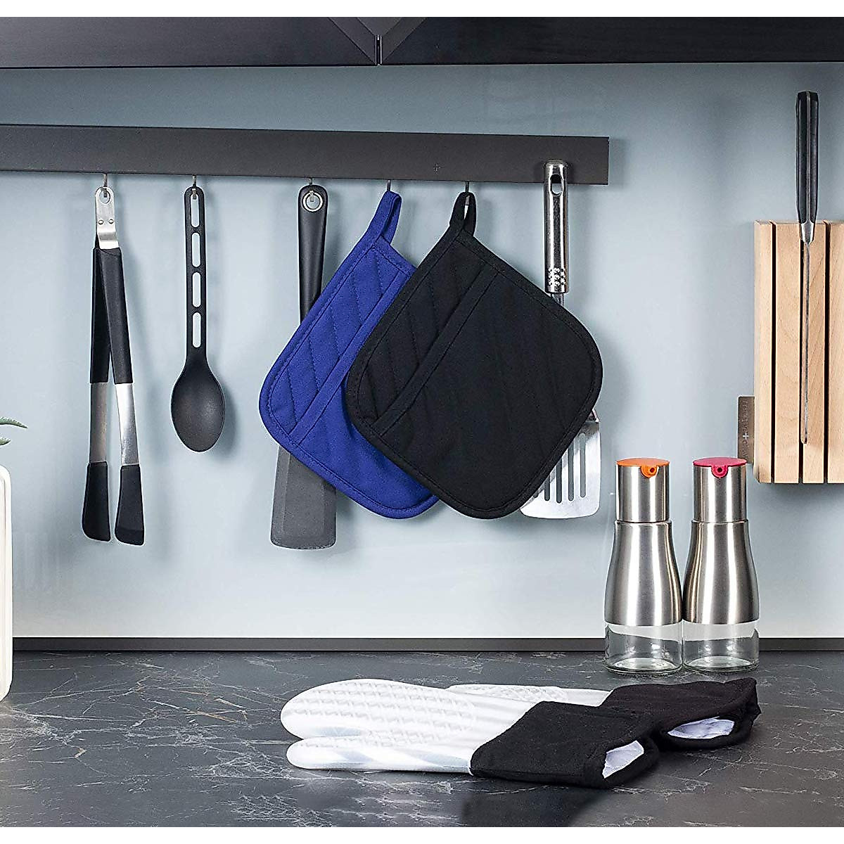 WeTest 2 Pcs Premium Pot Holders Pads - Cotton Made Machine Washable Heat Resistant Potholder for Everday Cooking Chef and Baking (Black) (LJ-JSL-121902)