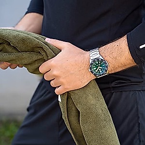 Luminox Pacific Diver XS.3137 Mens Watch 44mm - Dive Watch in Silver/Green Date Function 200m Water Resistant Sapphire Glass