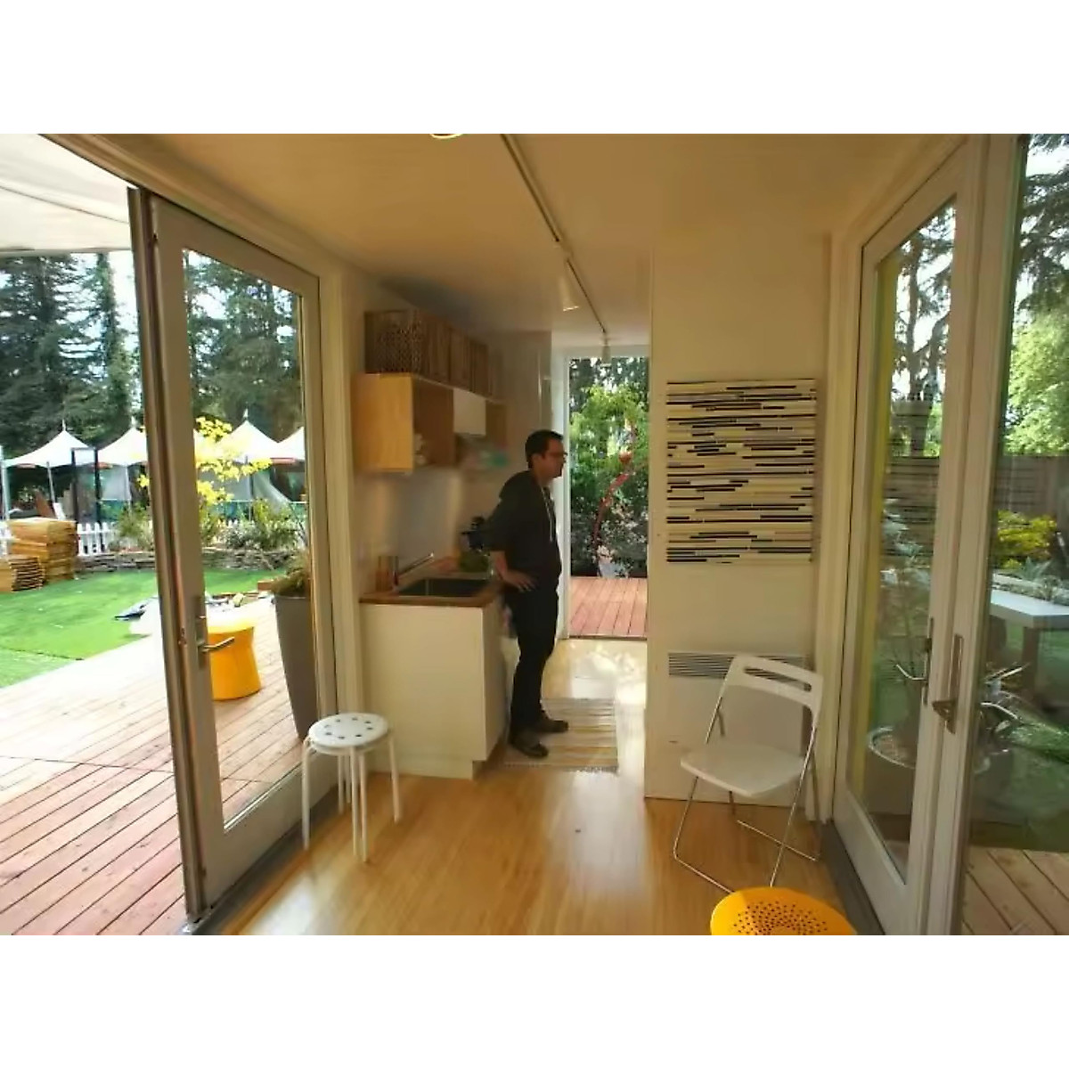 20 ft Modern Modular Prefabricated Container House 1 Bedroom 1 Bathroom 1 Kitchen - Foldable, Container, Portable House, Tiny House for Small Family.Bachelor Nest