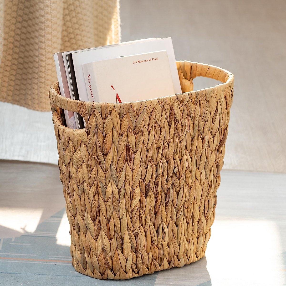 Rlosjin Wicker Trash Can, Bathroom Trash Can, Wicker Trash Can with Built-in Handle、Handwoven Water Hyacinth Trash,Wicker Waste Basket, Boho Waste Basket for Bedroom、Office、Bathroom、1 Pack