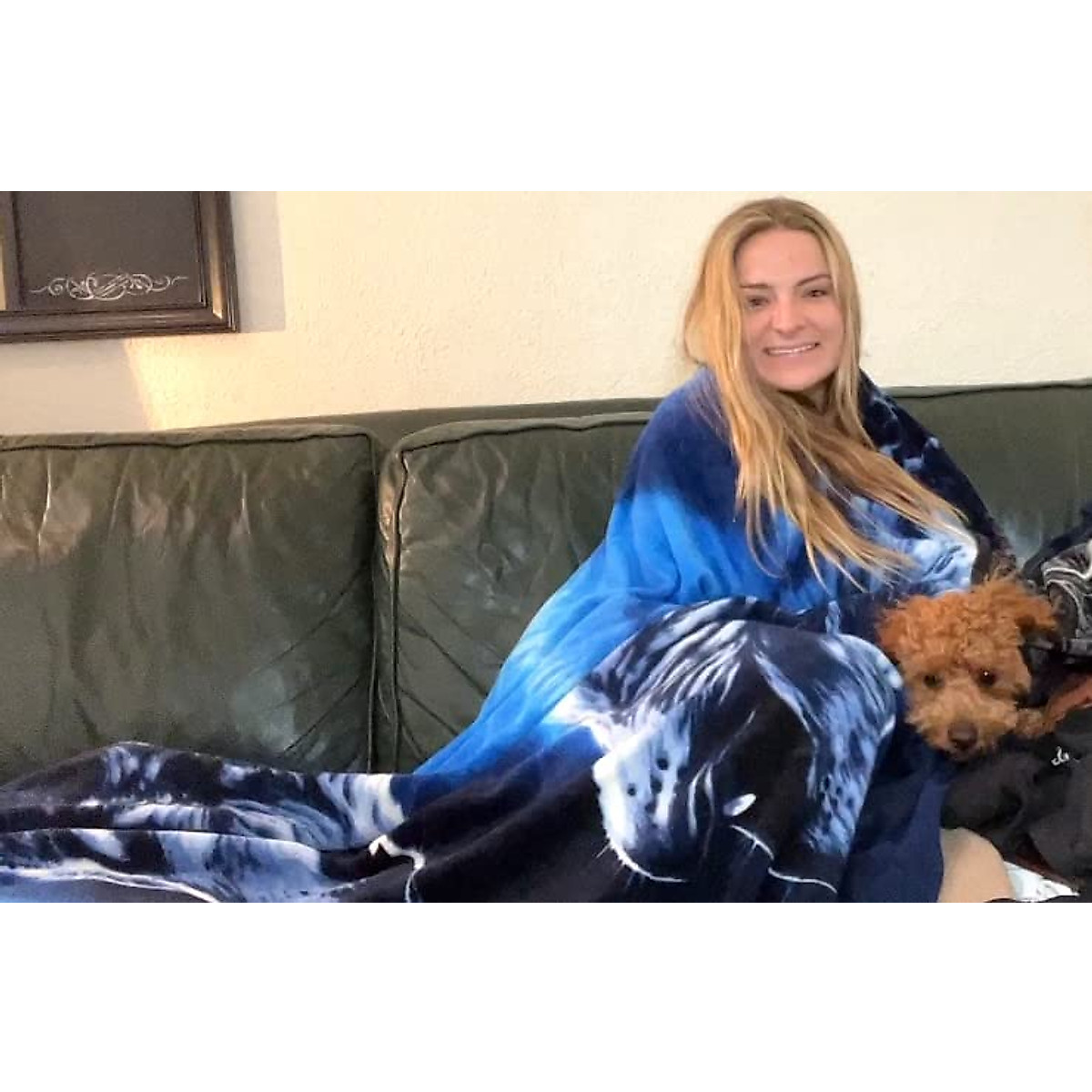 Dawhud Direct Howling Wolves Fleece Blanket - 50 x 60 Inches Soft Plush Blanket for Men, Women, and Kids - Cozy Blanket with Wolf Design for Home Decor, Camping, or Outdoor Use - Gift for Wolf Lovers