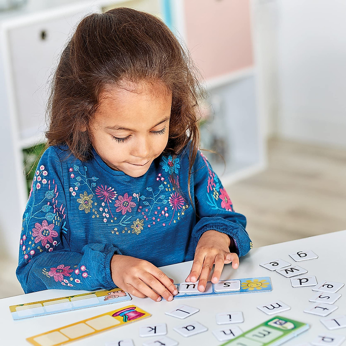 ORCHARD TOYS Moose Games Match and Spell Game. A Fun, First Reading and Spelling Game. 2 Ways to Play. Age 4+. 1-4 Players