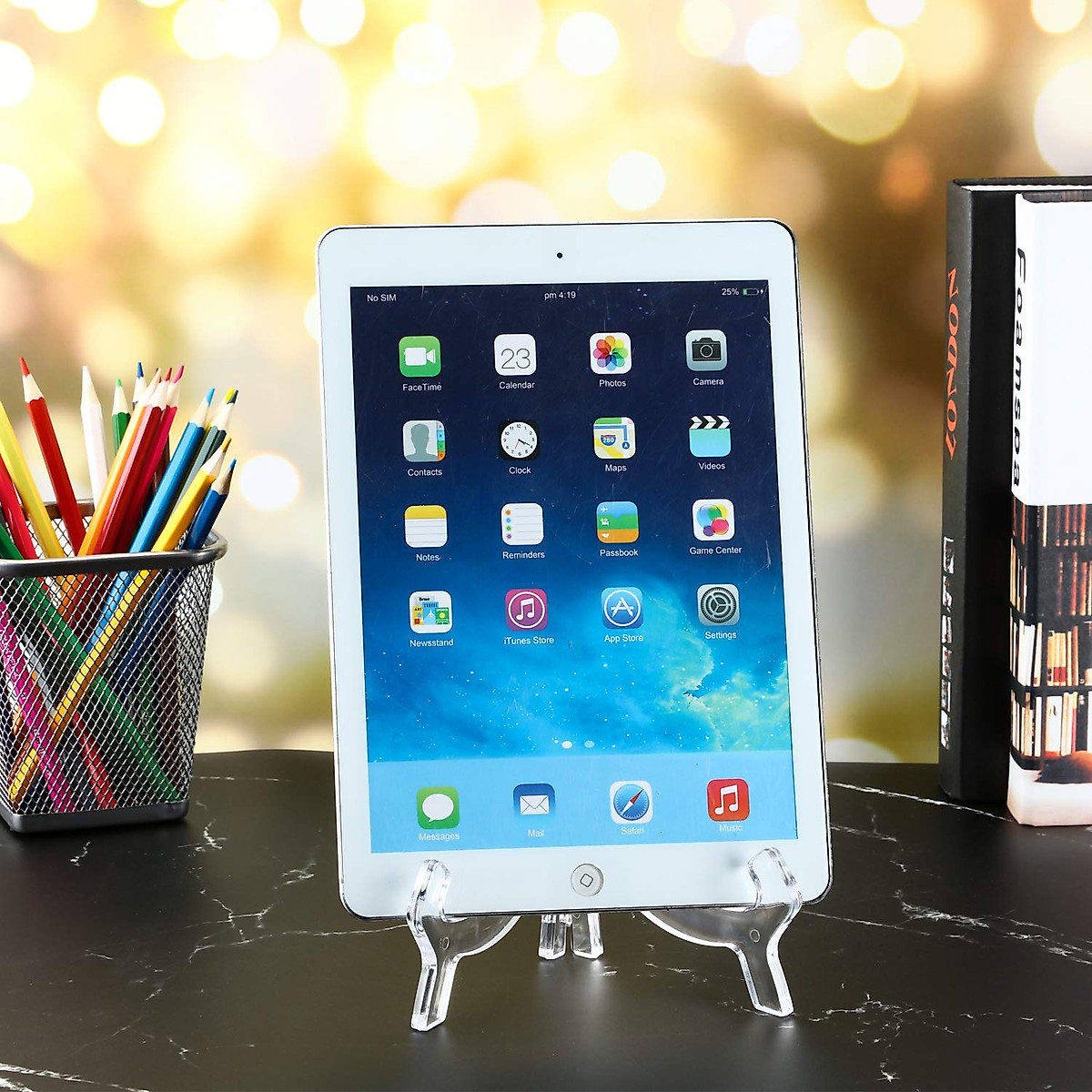 HESTYA 3 Pieces 4.5/7/9.8 Inch Clear Acrylic Easels Display Stands Plate Stands Holders to Display Pictures or Other Items for Weddings, Birthdays, Home Decoration, Tables