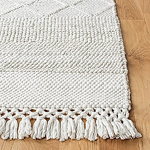 Safavieh Casablanca Collection 8' x 10' Ivory CSB278A Handmade Tassel Area Rug