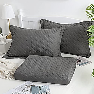 HOMBYS 3 Piece Oversized King Quilt Set Bedspread 128x120 Reversible Lightweight Coverlet Summer Comforter Set (Super King Plus (128x120), Grey)