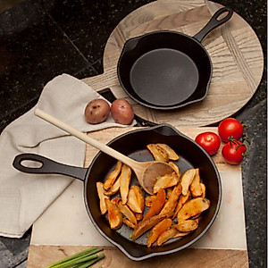 Bayou Classic 7457 8-in and 10-in Cast Iron Skillet Set w/Pour Spouts Perfect For Breakfast Pan Frying Sautéing and Baking