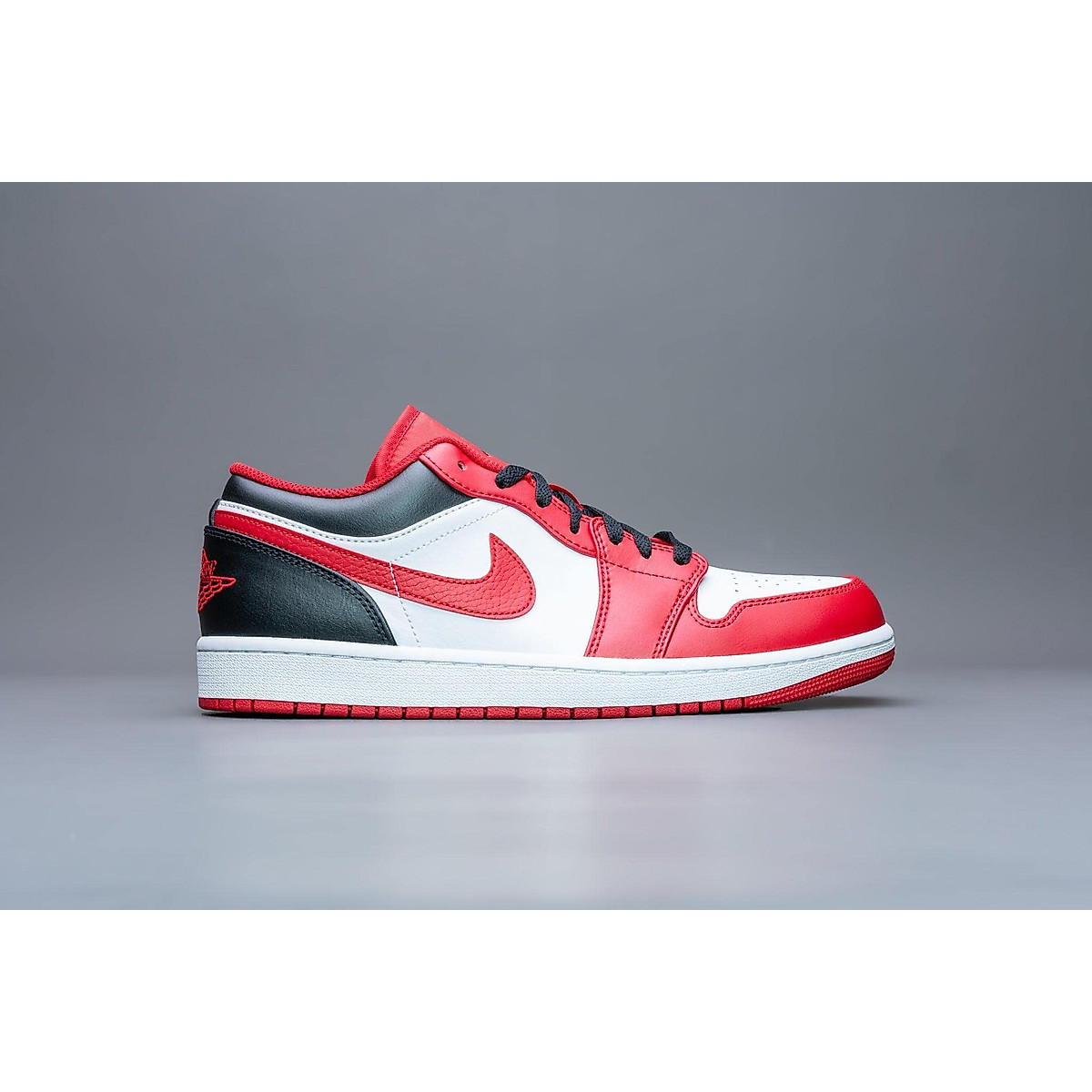 Jordan Mens Jordan 1 Low 553558 163 Bulls - Size 13 Black/White/Red