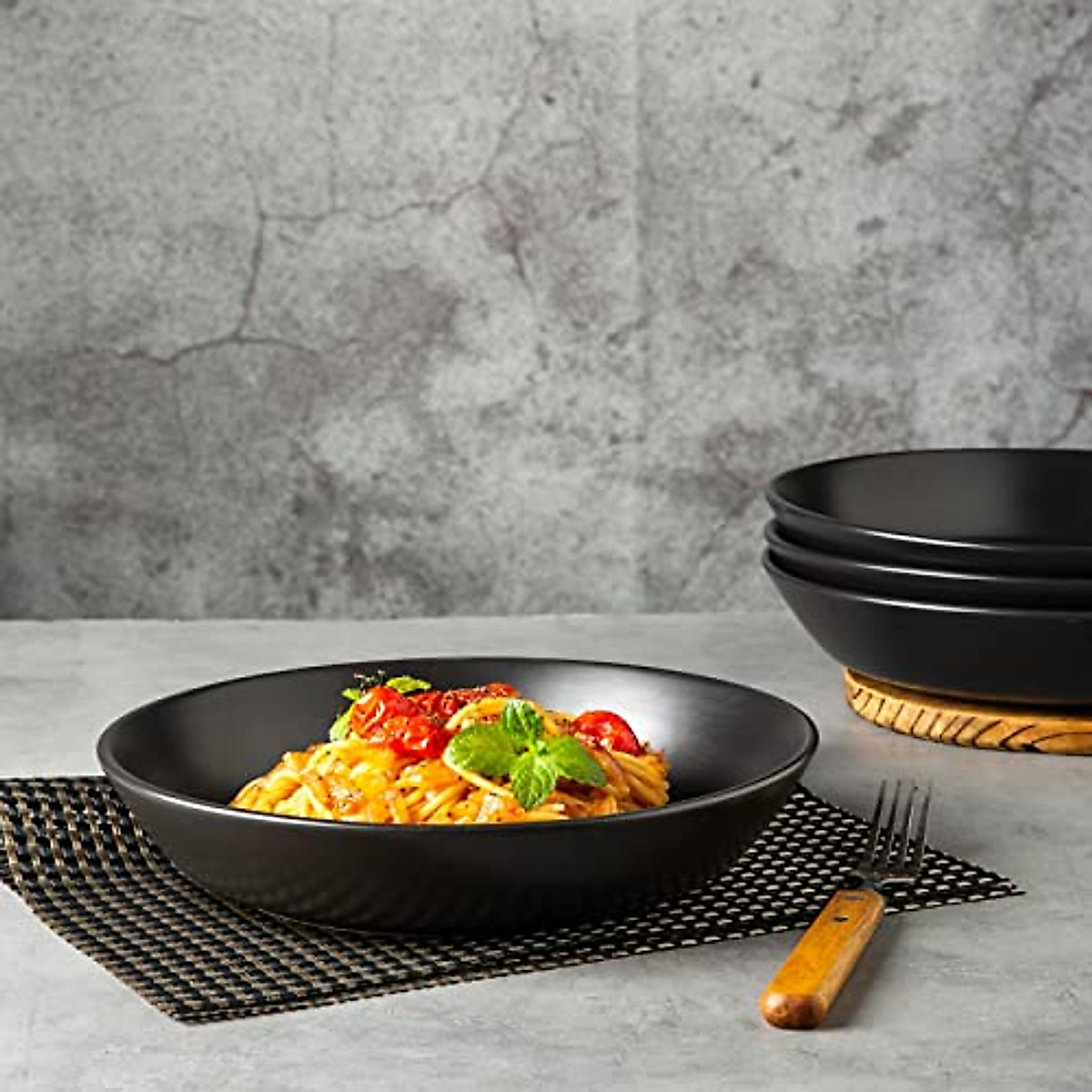 AmorArc 9.5'' Stoneware Pasta Bowls, 38oz Large Wide Salad Serving Bowls Set of 4 for Pasta Salad Snacks Bread Meal, Microwave Safe Flat bowls for Kitchen, Matte Black