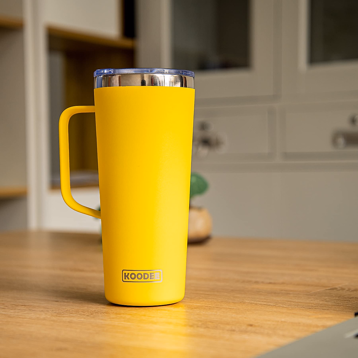 koodee Coffee Mug with Handle- 24 oz Insulated Coffee Travel Mug With Handle-Stainless Steel Vacuum Camping Mug Coffee Tumbler（Wine Red）