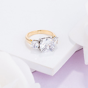 Kate Bissett Meghan's Royal Wedding Engagement Ring (7)