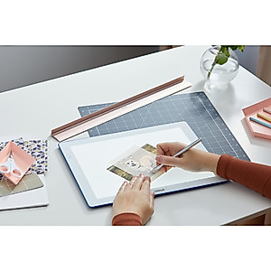 Cricut BrightPad Go (29.2 cm x 22.8 cm), Flexible LED Light, Five Brightness Settings Up to 4200 Lumens, Cordless and Portable Drawing Light Pad for Tracing, Weeding Vinyl, Sketching, Diamond Painting