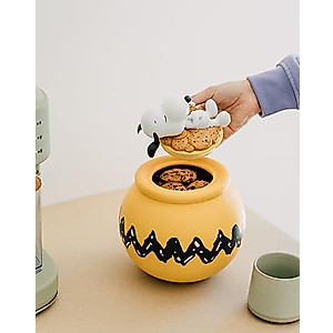 Grupo Erik Snoopy Cookie Jar With Lid | Snacks Canister | 20.5 x 20.5 x 24.6 cm | Candy Jar | Snoopy Gifts | Kitchen Decor | Airtight Food Storage Container