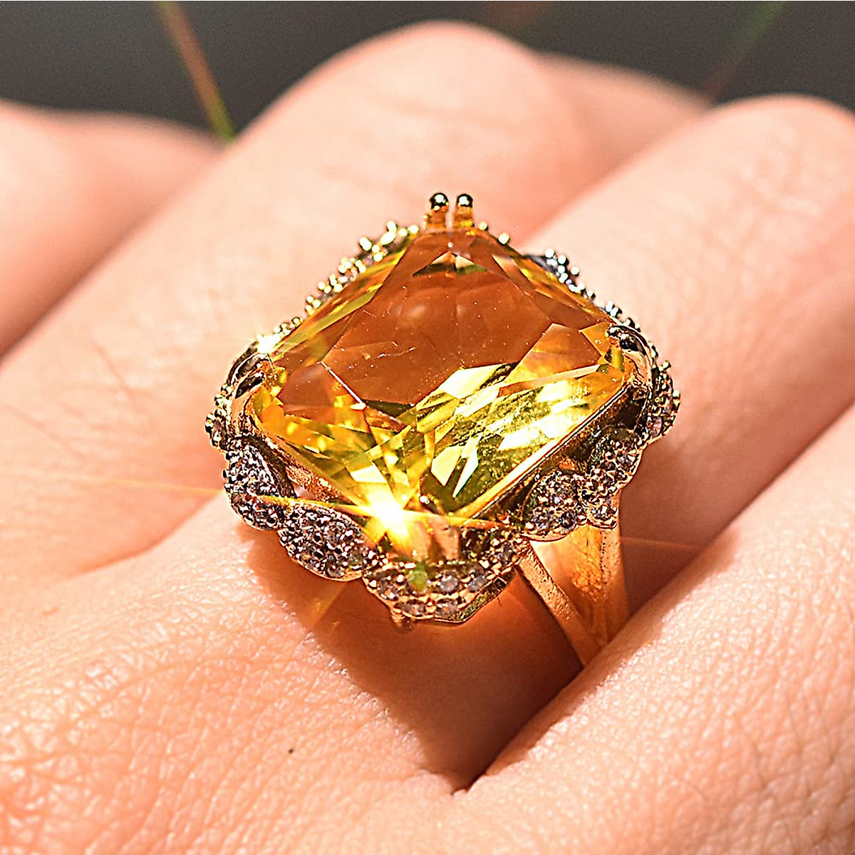 WDIYIEETN Elegant Huge Natural Tanzanite Cocktail Ring 18k Gold Shiny Champagne Topaz CZ Crystal Diamond Ring Women Wedding Engagement Jewelry (9)