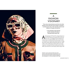 Little Book of Gucci: The Story of the Iconic Fashion House (Little Books of Fashion, 7)