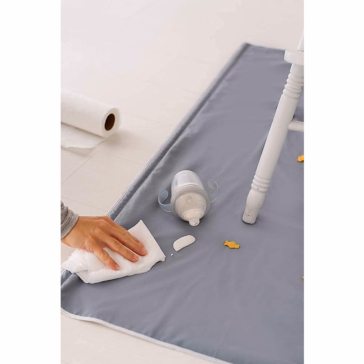 Easy Clean Up Pourable Splat Mat for Under High Chair, Waterproof Spill Mat Washable Non-Slip Floor Protector Splash Mat