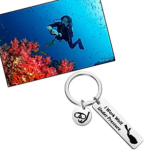 CHOORO Scuba Diving Gift Scuba Diver Gift I Work Well Under Pressure Keychain Extreme Sports Jewelry Great Gift for Divers (I Work Well K)