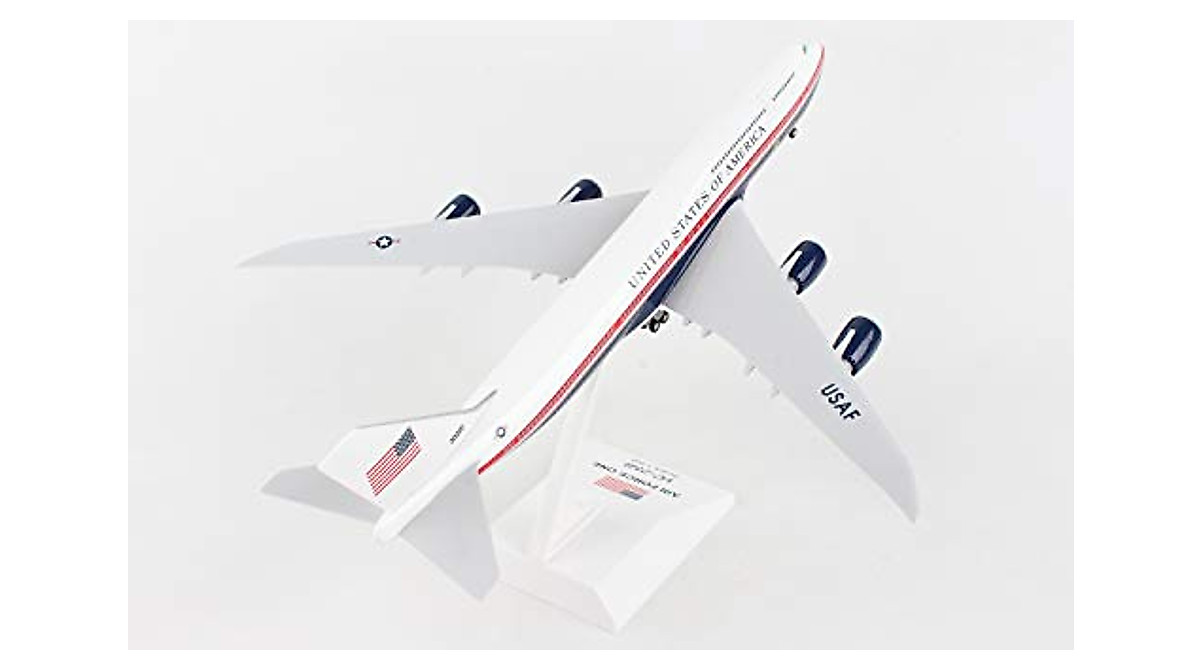 Daron SkyMarks 747-8i Air Force One Model - 1/200 Scale with Gear