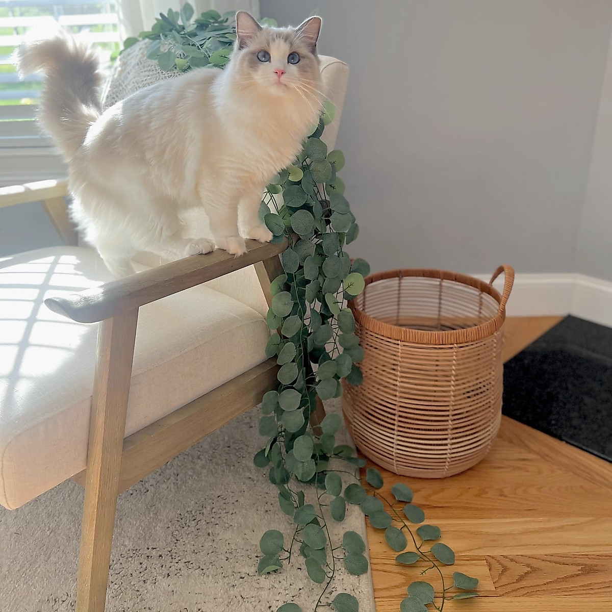 CQURE 16Pcs Eucalyptus Garland,Artificial Eucalyptus Leaves Table Greenery Garland Wreath Vines for Wedding Party Table Fireplace Bedroom Wall Room Decor