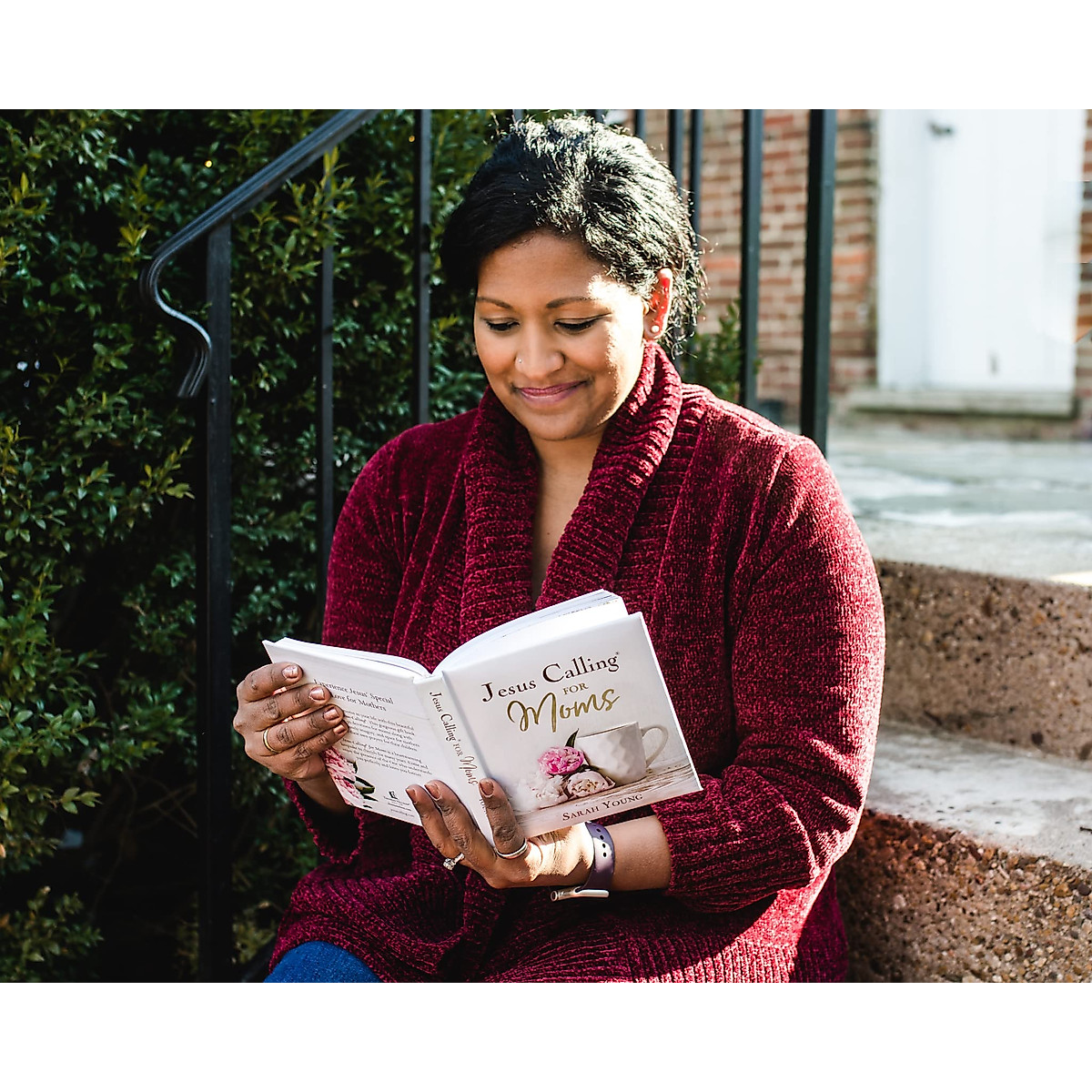 Jesus Calling for Moms, Padded Hardcover, with Full Scriptures: Devotions for Strength, Comfort, and Encouragement (A 50-Day Devotional)