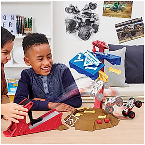 Monster Jam, Blastin’ Bones Playset with Exclusive Monster Mutt Dalmatian, Monster Truck Kids Toys for Boys Aged 3 and Up