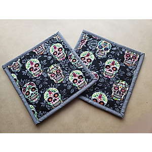 Sugar Skull Themed Potholders Set of 2 Pair Día de Muertos Kitchen Linens Day of the Dead Home Decor Quilted Hot Pads Insulated Trivets Black Grey Halloween Gifts Under 20 Handmade Pot Holders