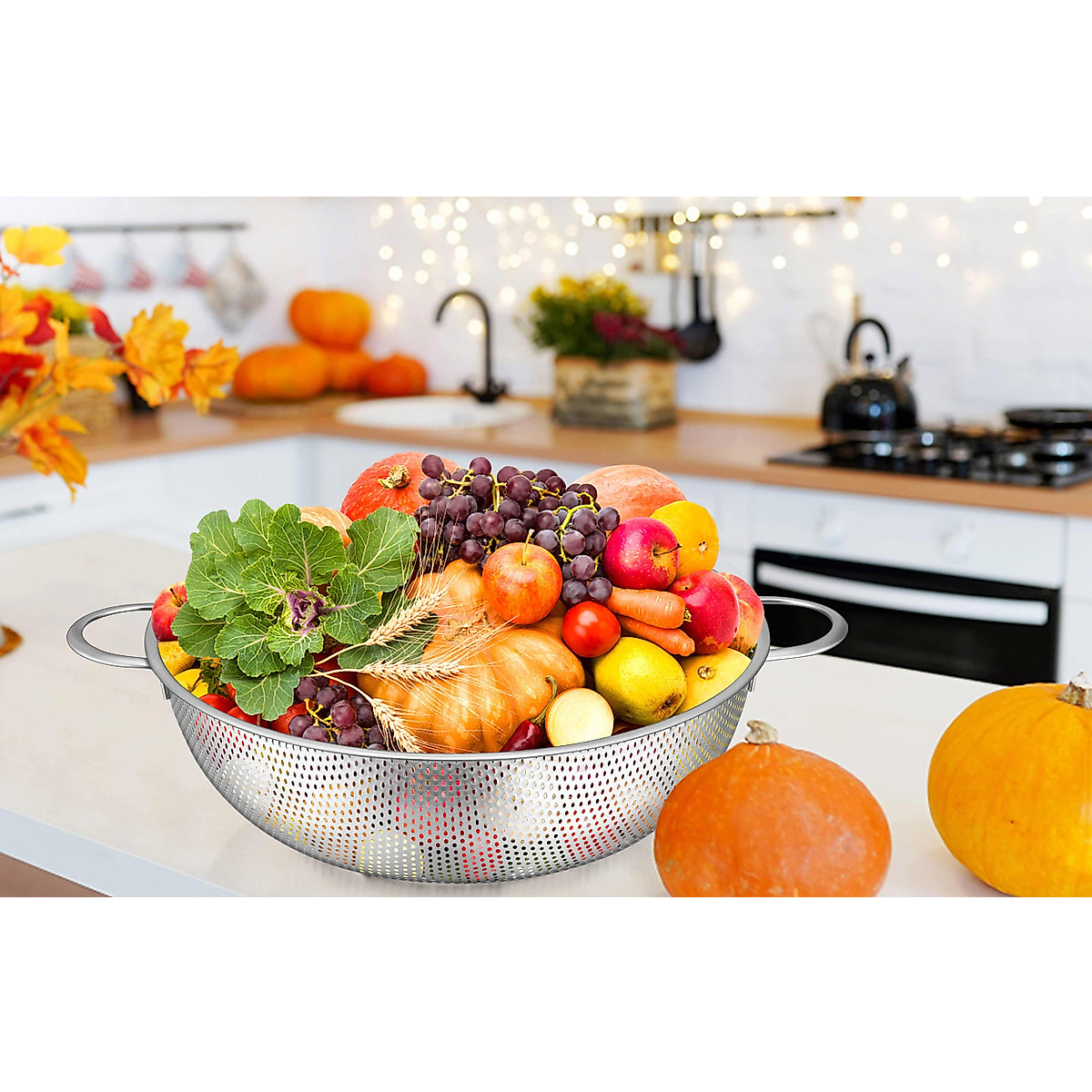 TeamFar Stainless Steel Colander, 5QT Micro-Perforated Metal Colander Food Strainer with Handles, for Draining Washing Rinsing Steaming, Non Toxic & Dishwasher Safe, Solid Construction & 3 Stable Feet