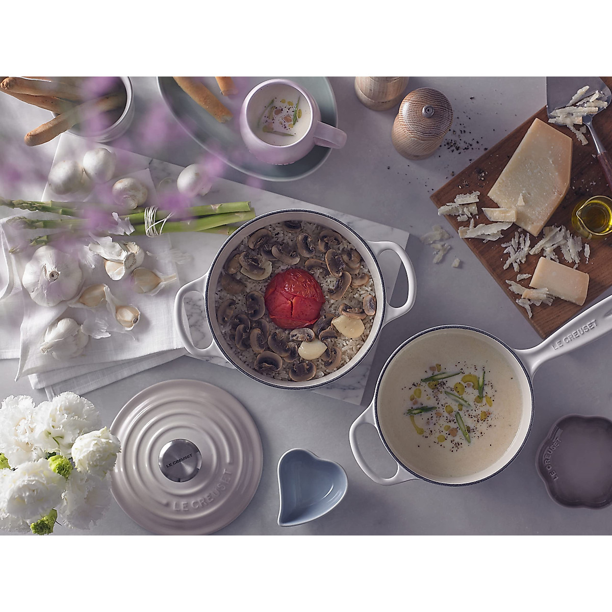 Le Creuset Enameled Cast Iron Signature Round Dutch Oven, 3.5 qt. , Meringue