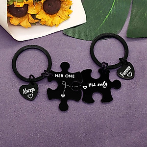 Vadaka Boyfriend Girlfriend Gift Keychain Couples Jewelry Couple Keychain Funny Couple Keyring for Him and Her Anniversary Valentine's Day Birthday Gifts for Husband Wife, His and Her Gifts