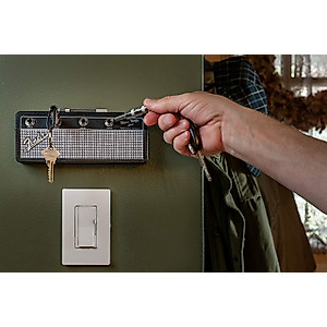 Licensed Fender Jack Rack- guitar amp key holder, includes 4 guitar plug keychains and 1 wall mounting kit. Quick and easy installation.