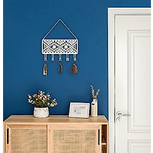 Mkono Key Holder for Wall Decorative Small Macrame Key Holder Boho Home Decor 5 Hooks Display Key Hanger for Entryway, Hallway, Bedroom, Living Room