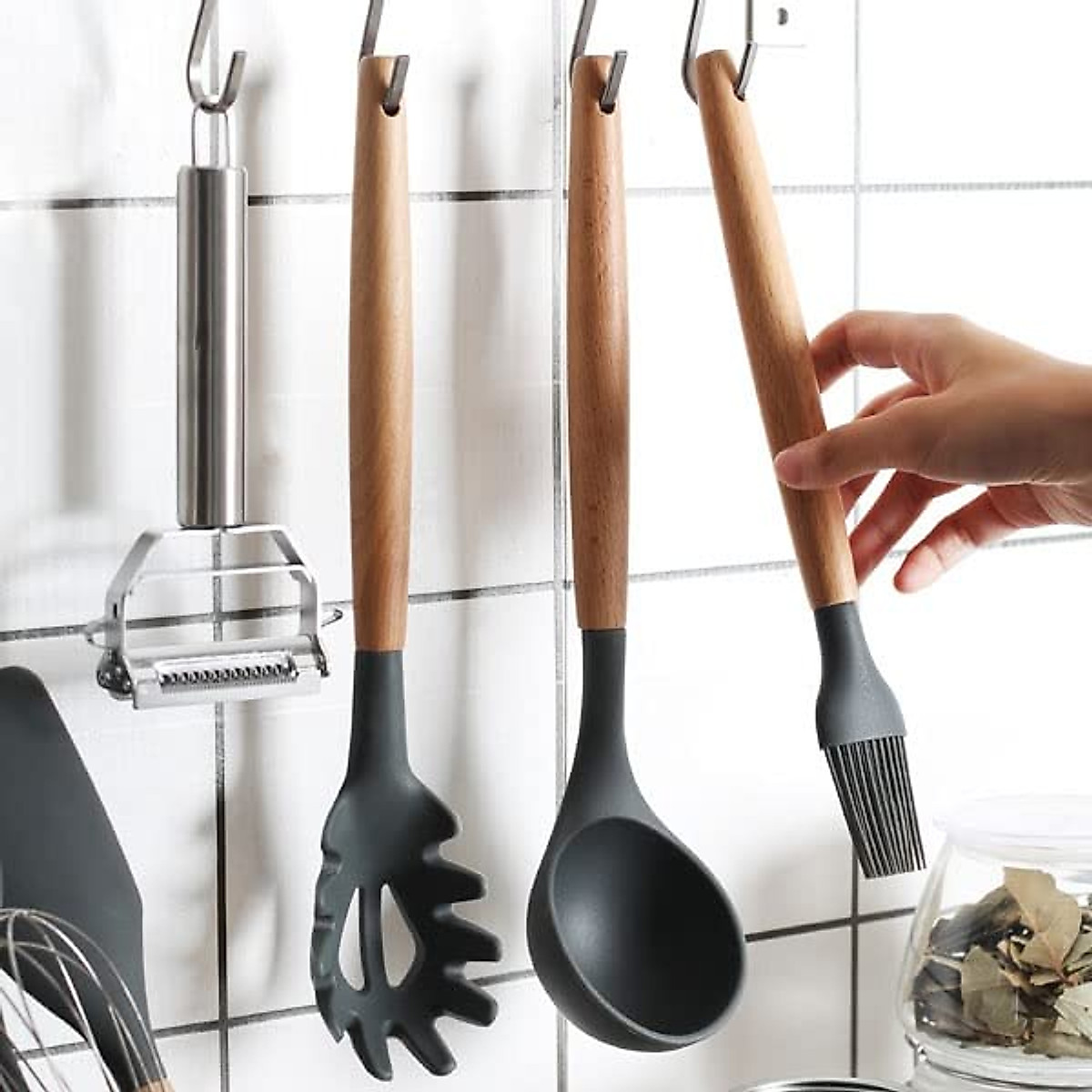 Kitchen Utensils Set, 33 pcs Non-Stick Silicone Cooking Utensils Set, Heat-Resistant Silicone, Wooden Utensils for Cooking, Kitchen Gadgets Spatula Set, Apartment Essentials Kitchen Set (Charcoal)