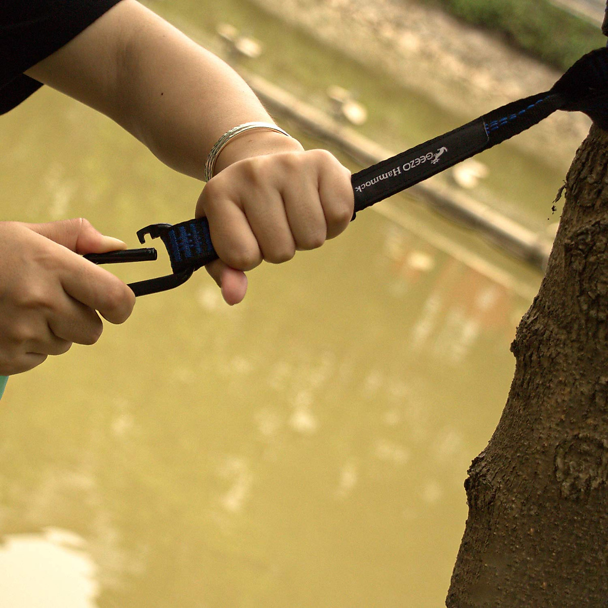 GEEZO Double Camping Hammock, Lightweight Portable Parachute (2 Tree Straps 16 LOOPS/10 FT Included) 500lbs Capacity Hammock for Backpacking, Camping, Travel, Beach, Garden