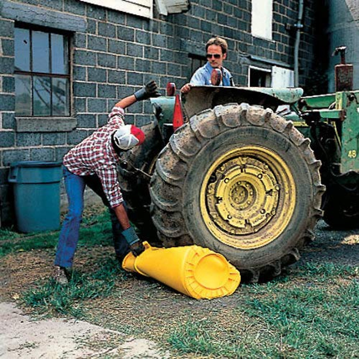 Rubbermaid Commercial Products FG261000GRAY Brute Heavy-Duty Round Trash/Garbage Can, 10-Gallon, Gray