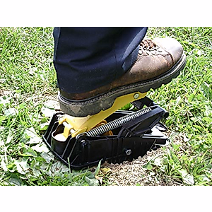 Tomcat Mole Trap, Innovative and Effective Mole Remover Trap Kills Without Drawing Blood, Reusable and Hands-Free, 2 Traps