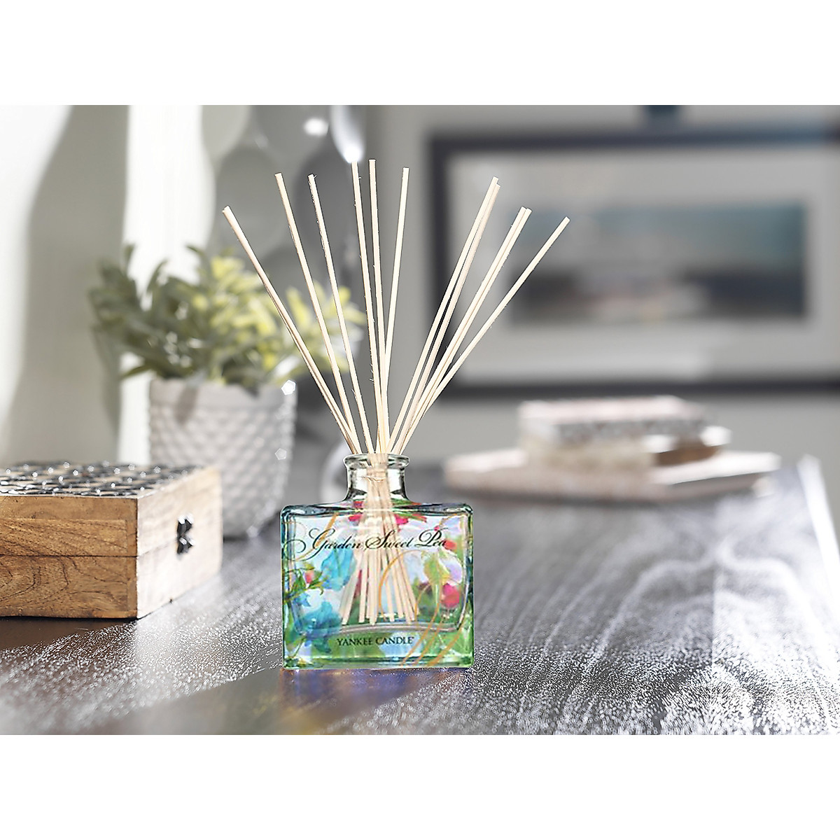 Yankee Candle Signature Reed Diffuser, Garden Sweet Pea, 88 ml, Up to 8 Weeks of Fragrance, Glass