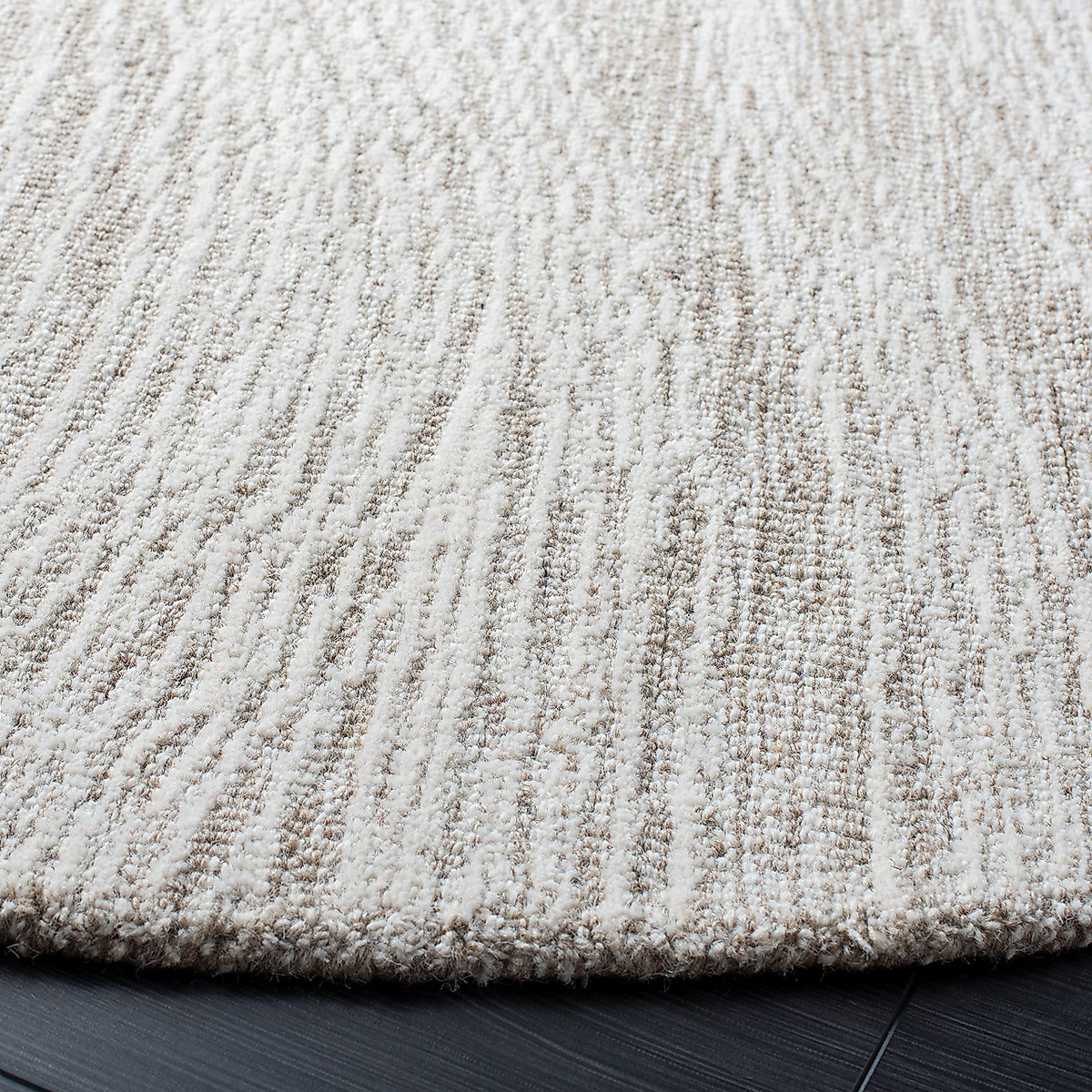 SAFAVIEH Metro Collection Area Rug - 8' Round, Natural & Ivory, Handmade Modern Wool, Ideal for High Traffic Areas in Living Room, Bedroom (MET995A)