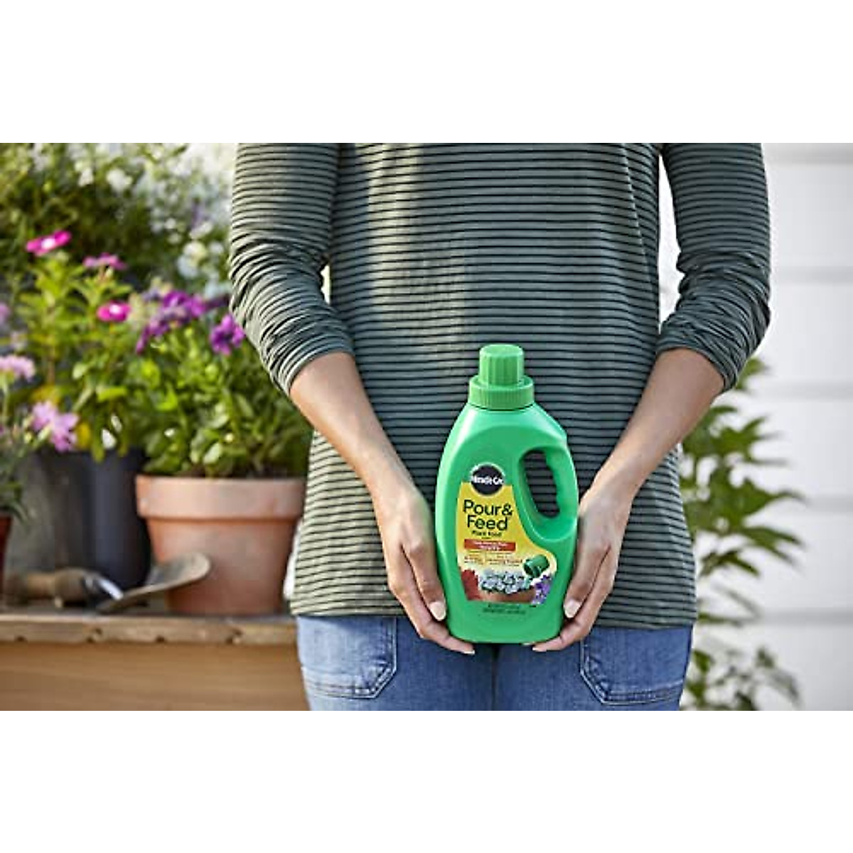 Miracle Gro 1006002 32 Oz Pour & Feed Liquid Plant Food 0.02-0.02-0.02
