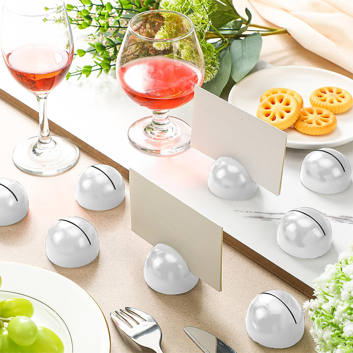 Geyoga 50 Pcs Table Number Holder Round Table Number Stands Modern Place Card Holders White Table Number Holders Wood Table Number Clips for Wedding Reception Anniversary Party Events Banquet Picture