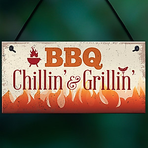 XLD Store BBQ Chillin & Grillin Barbecue Outdoor Garden Plaque Kitchen Bar Shed Sign Gift for Dad