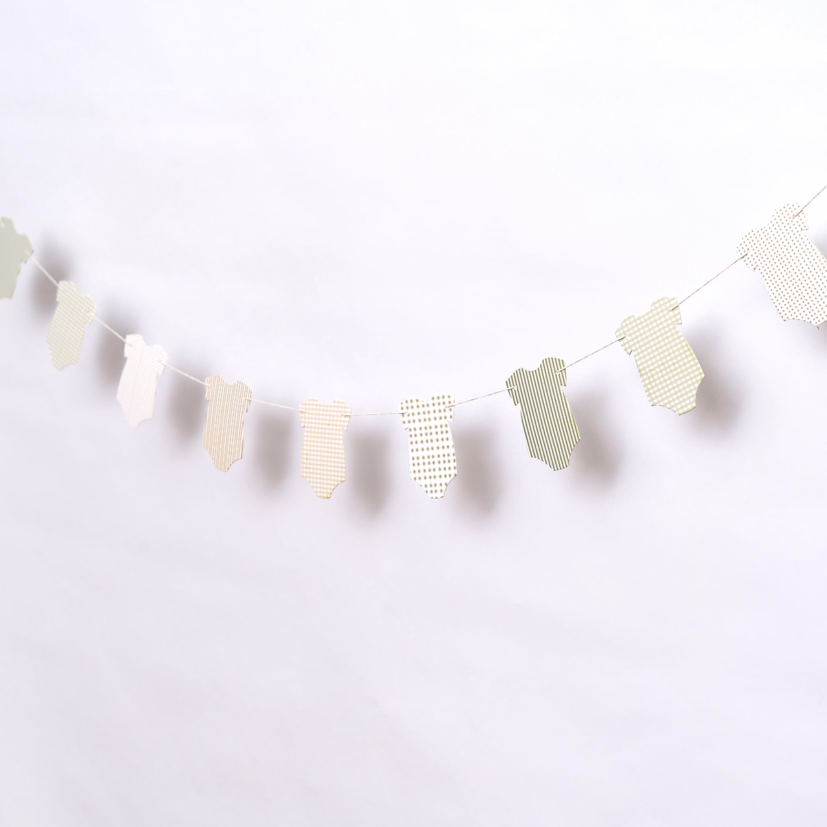 ZAIBIANHAO Baby Clothes Banner - Short Sleeve Onesies Bodysuits For Baby Shower,Bodysuits Clothesline Birthday Party Banner,Gender Reveal Neutral Party Supplies (baby clothes spot)