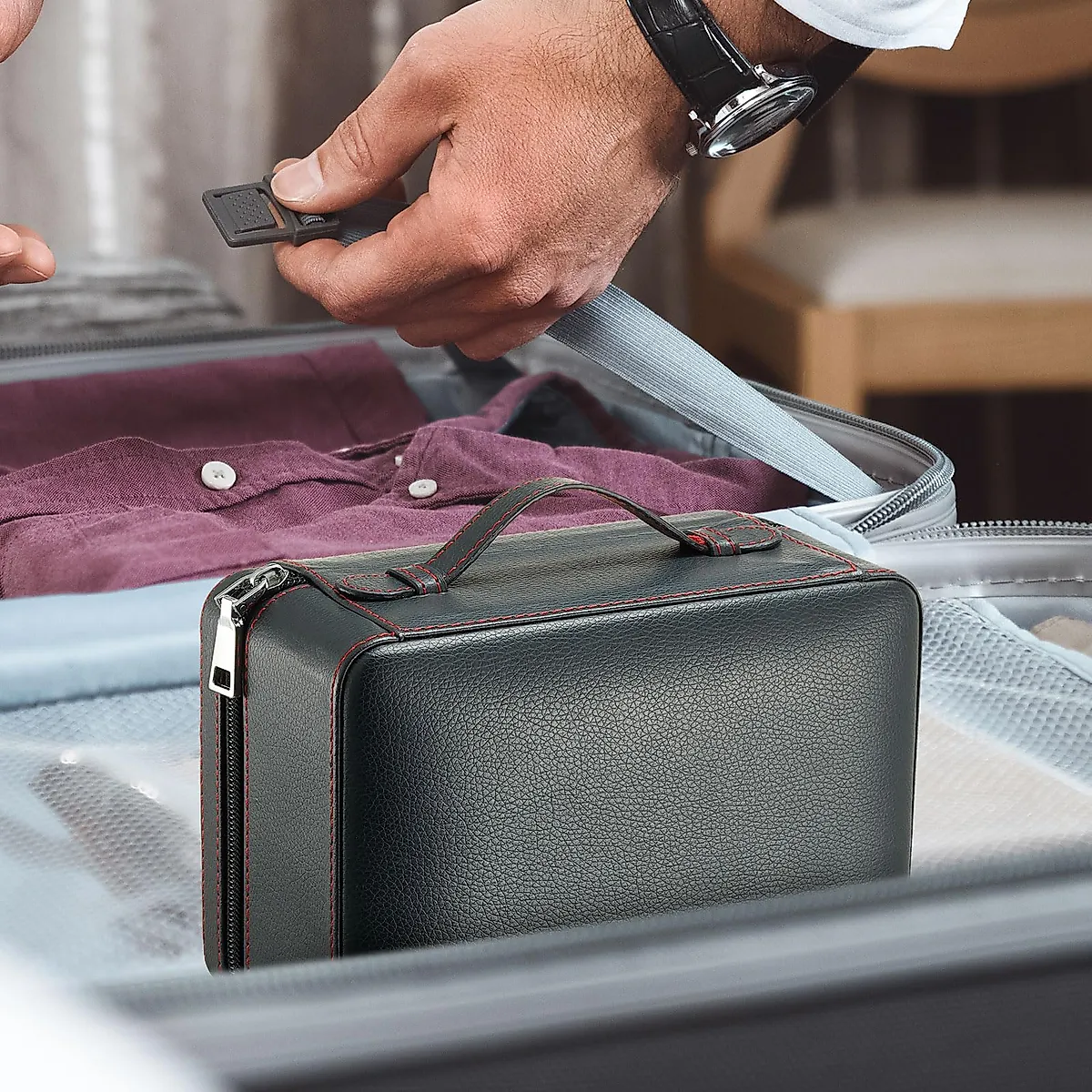 SEEJI Travel Cigar Humidor Box Case - Double Layer Design with Cedar Wood, Large Capacity for 8-10 Cigarsfor Father's Day and Christmas (Black)