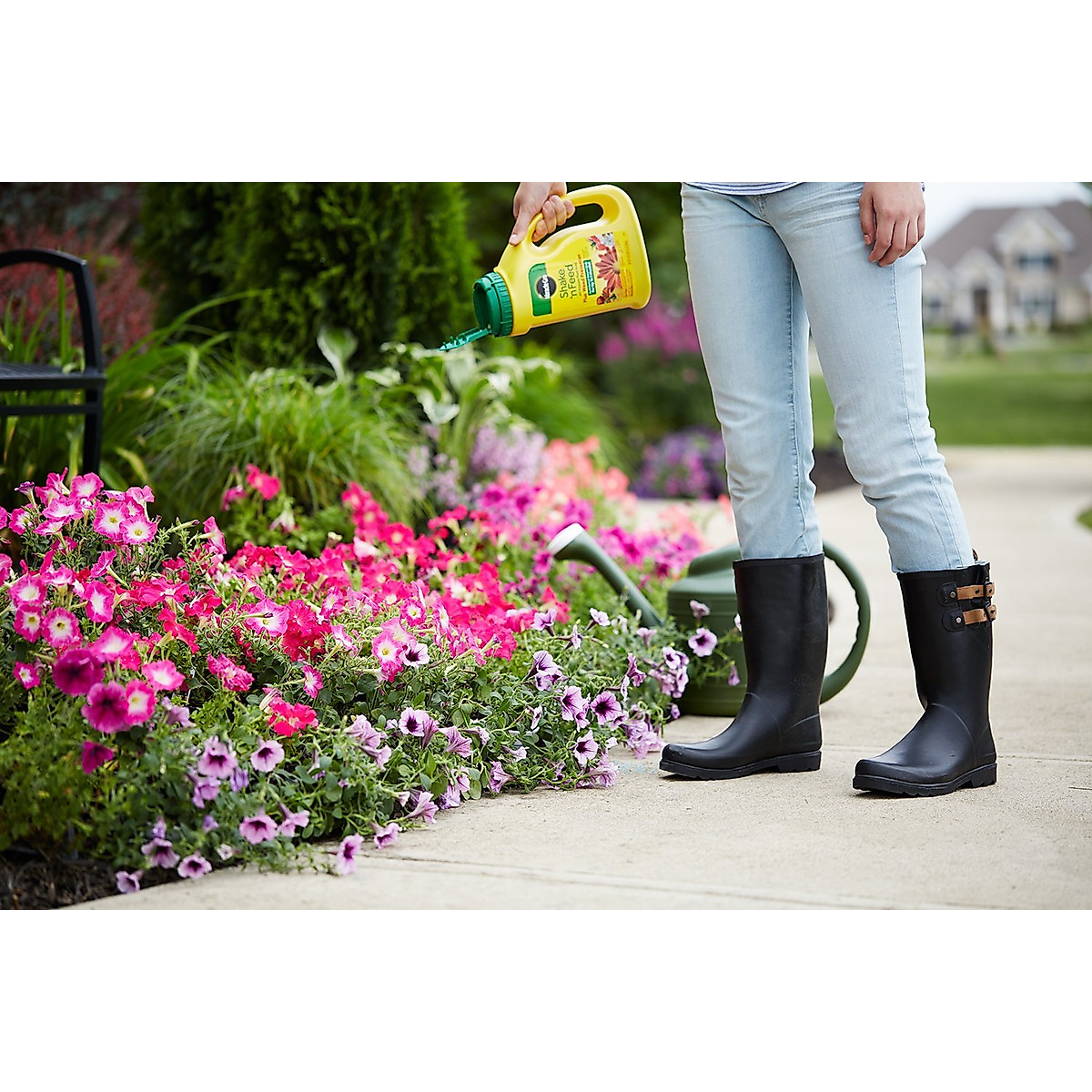 Miracle-Gro 1038361 Shake 'N Feed All Purpose Plant Food Plus Weed Preventer1, 4.5 lb