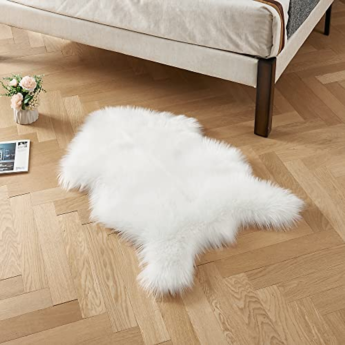 Rainlin Ultra Soft Fluffy Faux Fur Sheepskin Rugs for Bedroom Living Room White Fuzzy Washable Home Decor Carpets Plush Shag Small Area Rugs,2x3 Feet