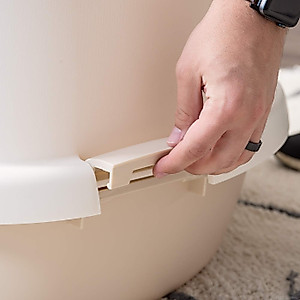 IRIS USA Large Igloo Shaped Dog House, White/Almond