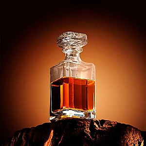 Makerflo Customizable Whiskey Decanter - 750ml Glass Alcohol Decanter with Airtight Bottle Stopper - Ideal Personalized Gift for All Occasions - Clear (1 Piece) - Suitable for engraving.