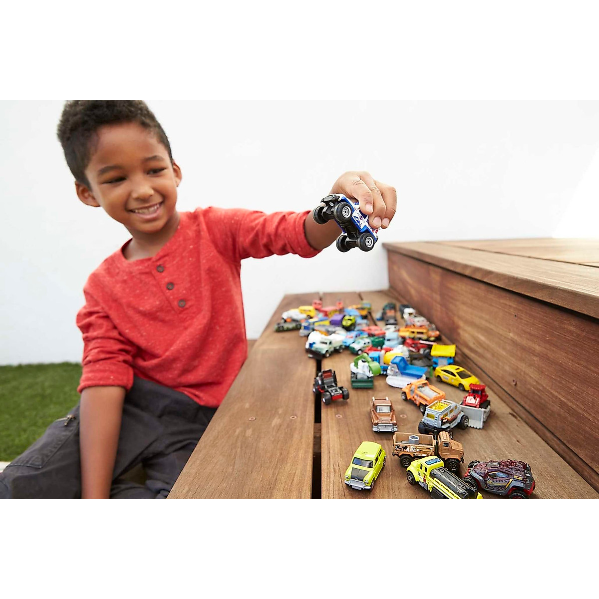 Matchbox Cars, 50-Pack Toy Cars, Construction or Garbage Trucks, Rescue Vehicles or Airplanes in 1:64 Scale (Styles May Vary)