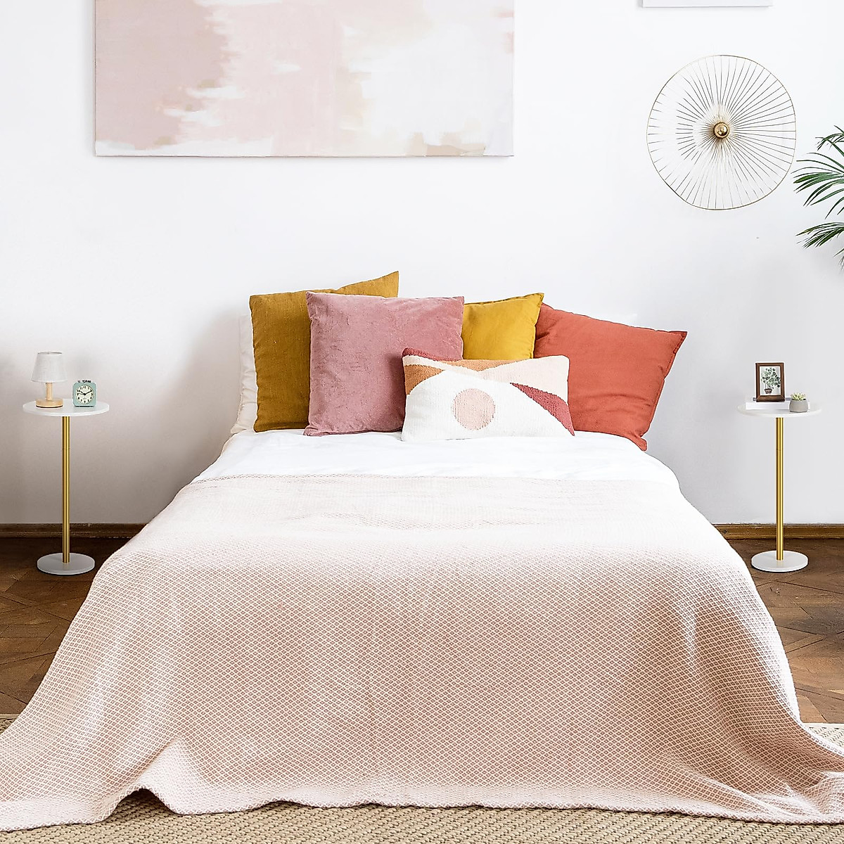 Vrisa Round Drink Table Set of 2 Small Side Table for Small Spaces Pedestal End Table Modern Accent Coffee Martini Table for Living Room, Bedroom, Sofa Couch Chair, Patio, White